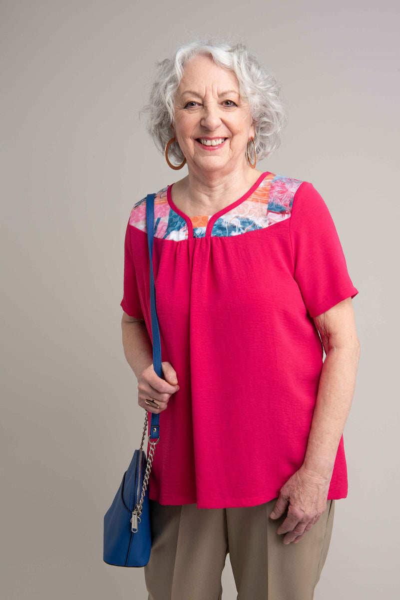 1KT294-Adaptive Top, Contrasting Shoulder Insert – Boutiques Chic chez vous